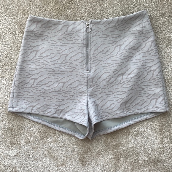 Le Lis | Shorts | Le Lis Small Grey O Ring Zipper Zebra Tiger Animal ...